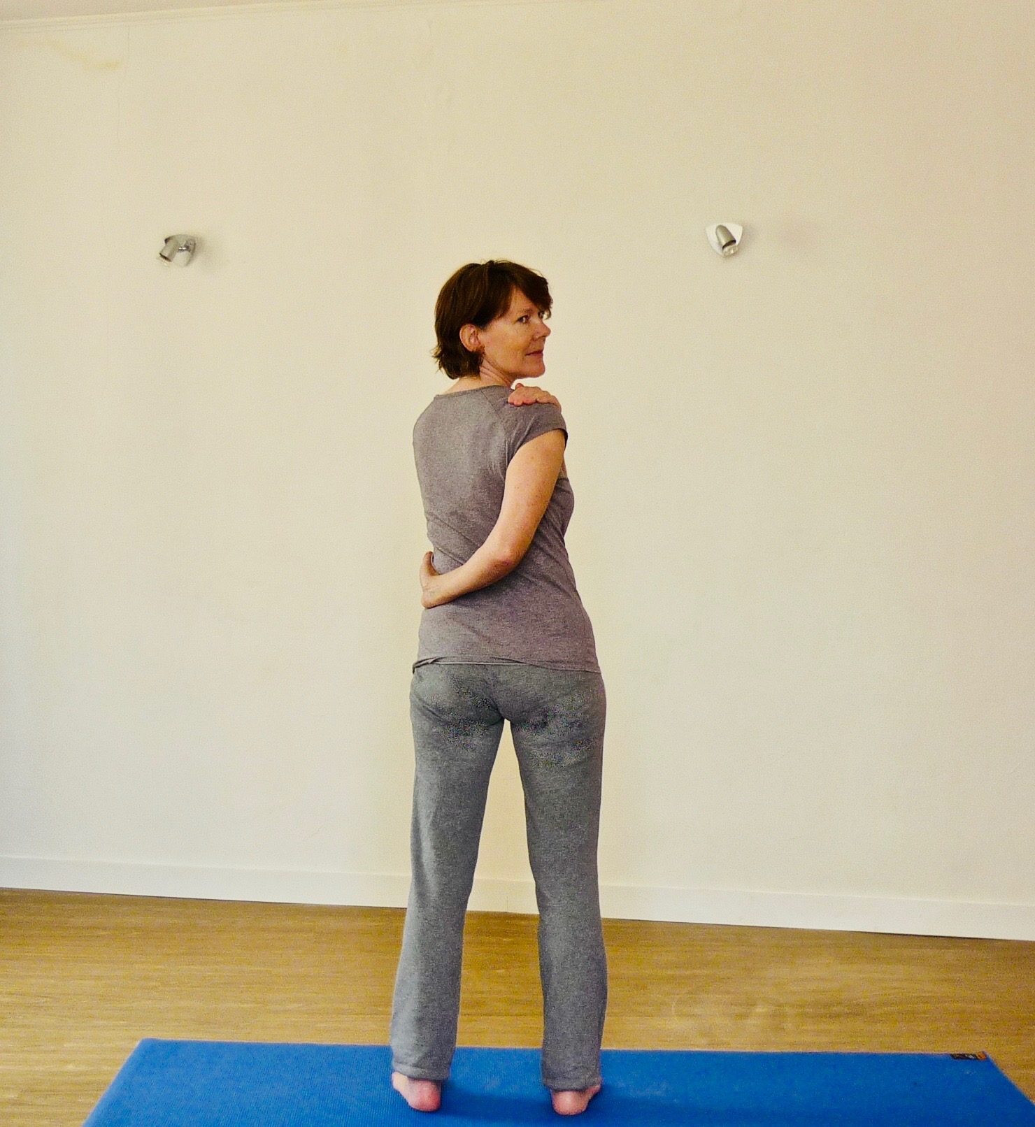 Shoulder stiffness releasing pose – La Vie en Yoga